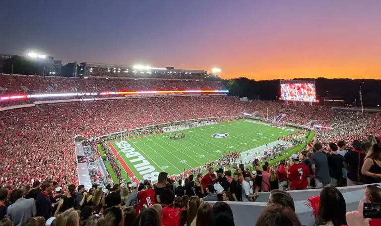 Top 10 Biggest Stadiums In The US - Stadium Freak