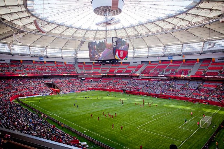 Top 10 Biggest Stadiums in Canada - Stadium Freak