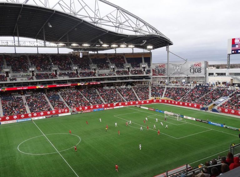 Top 10 Biggest Stadiums in Canada - Stadium Freak