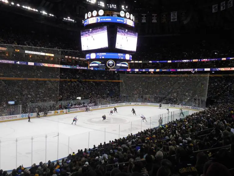 Top 10 Biggest Ice Hockey Arenas - Stadium Freak